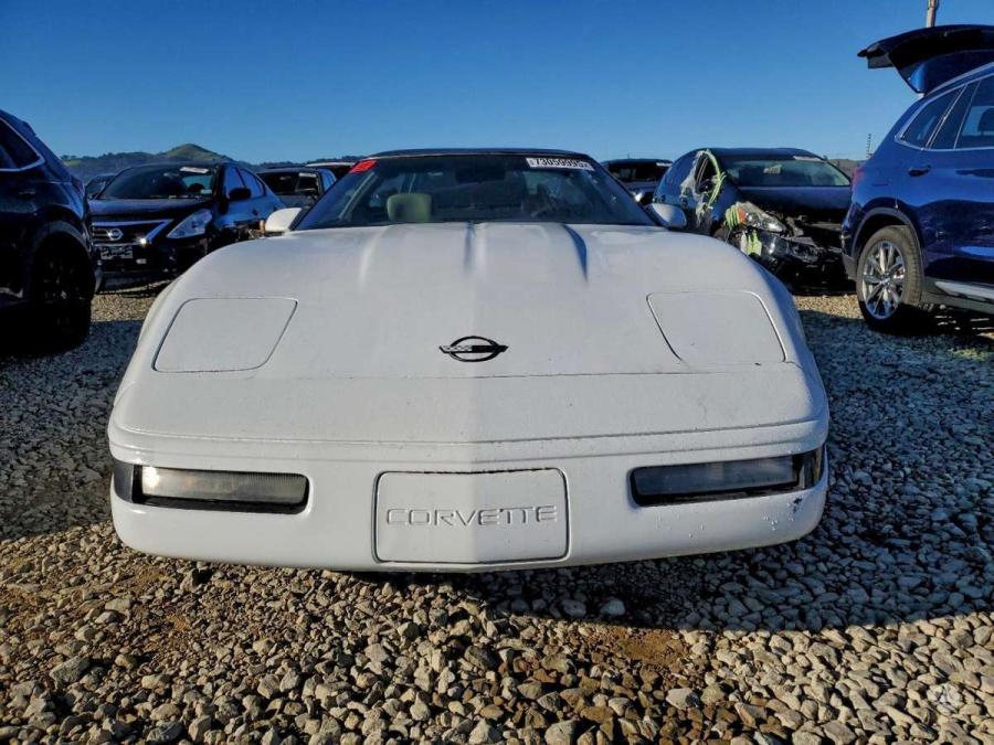 White Chevrolet Corvette 1992 in Siauliai, with an engine capacity of 5.70 L and mileage of 320 thousand km for 7500 €, photo 5 on AUTOMOTO.COM.LV