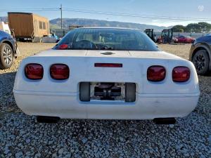 White Chevrolet Corvette 1992 in Siauliai, with an engine capacity of 5.70 L and mileage of 320 thousand km for 7500 €, photo 6 on AUTOMOTO.COM.LV