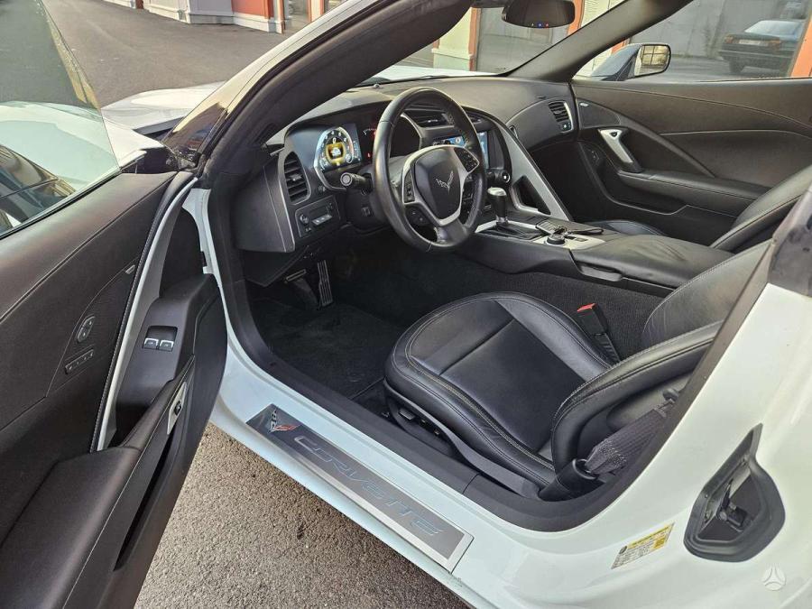 White Chevrolet Corvette 2014 in Tallinn, with an engine capacity of 6.20 L and mileage of 60 thousand km for 36500 €, photo 9 on AUTOMOTO.COM.LV