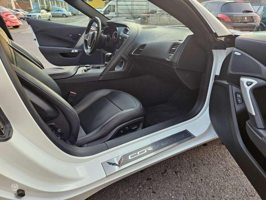 White Chevrolet Corvette 2014 in Tallinn, with an engine capacity of 6.20 L and mileage of 60 thousand km for 36500 €, photo 11 on AUTOMOTO.COM.LV
