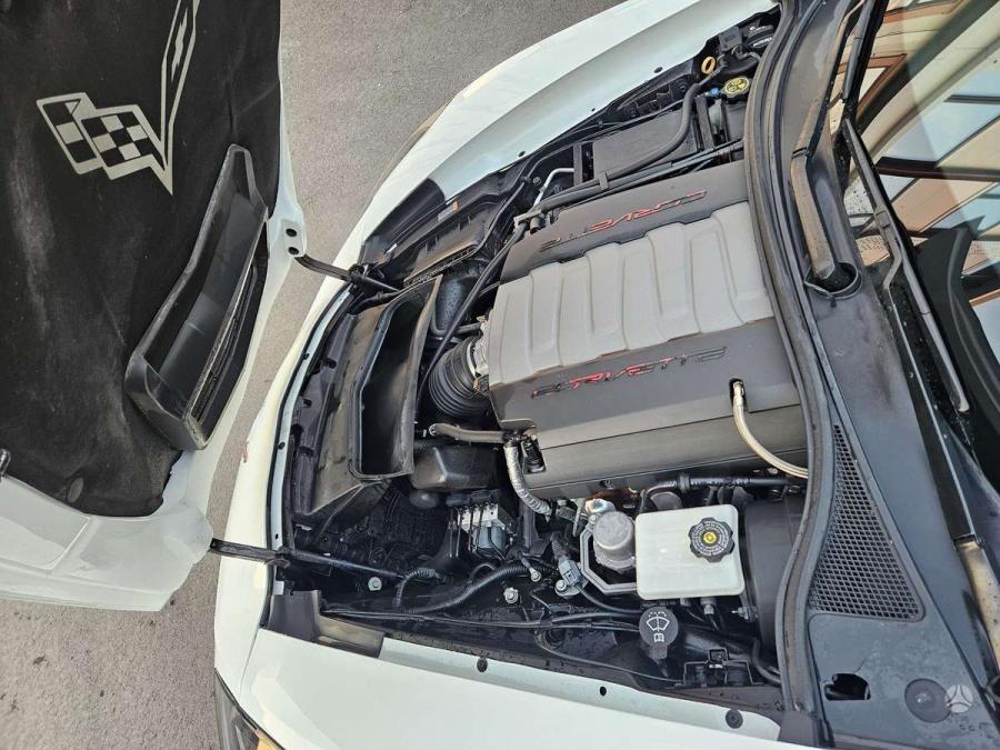 White Chevrolet Corvette 2014 in Tallinn, with an engine capacity of 6.20 L and mileage of 60 thousand km for 36500 €, photo 16 on AUTOMOTO.COM.LV