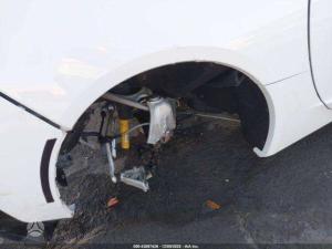 White Chevrolet Corvette 2015 in Klaipeda, with an engine capacity of 0.00 L and mileage of 46 thousand km for 15000 €, photo 6 on AUTOMOTO.COM.LV