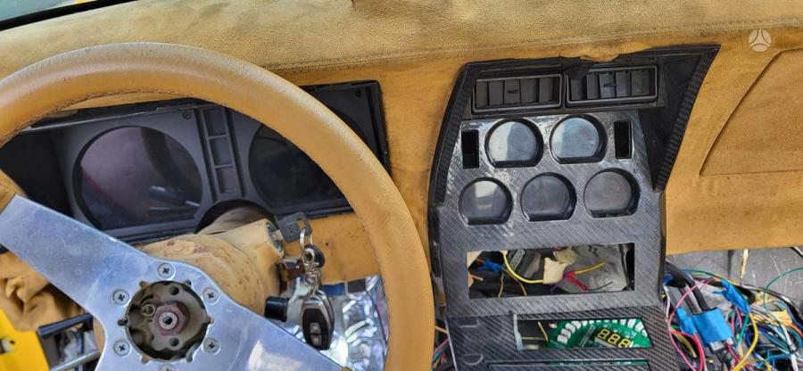 Yellow Chevrolet Corvette 1981 in Telschi, with an engine capacity of 0.00 L and mileage of 1 thousand km for 5000 €, photo 13 on AUTOMOTO.COM.LV