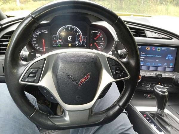 Yellow Chevrolet Corvette 2017 in Vilnius, with an engine capacity of 6.20 L and mileage of 66 thousand km for 45999 €, photo 7 on AUTOMOTO.COM.LV
