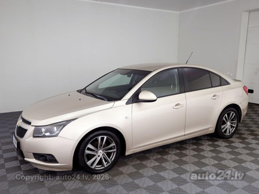 Beige Chevrolet Cruze 2012 in Tallinn, with an engine capacity of 1.80 L and mileage of 185 thousand km for 1499 €, photo 3 on AUTOMOTO.COM.LV