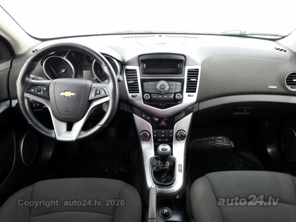 Smilšu krāsa Chevrolet Cruze 2012 Tallina, ar dzinēja tilpumu 1.80 L un nobraukumu 185 tūkst. km par 1499 €, foto 5 vietnē AUTOMOTO.COM.LV