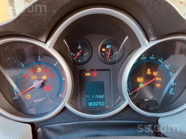 Melns Chevrolet Cruze 2011 Ogre, ar dzinēja tilpumu 2.00 L un nobraukumu 183 tūkst. km par 2900 €, foto 9 vietnē AUTOMOTO.COM.LV