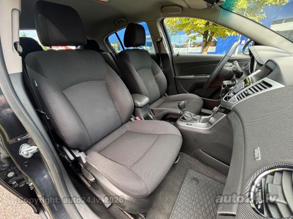 Melns Chevrolet Cruze 2011 Paide, ar dzinēja tilpumu 1.60 L un nobraukumu 155 tūkst. km par 3890 €, foto 10 vietnē AUTOMOTO.COM.LV
