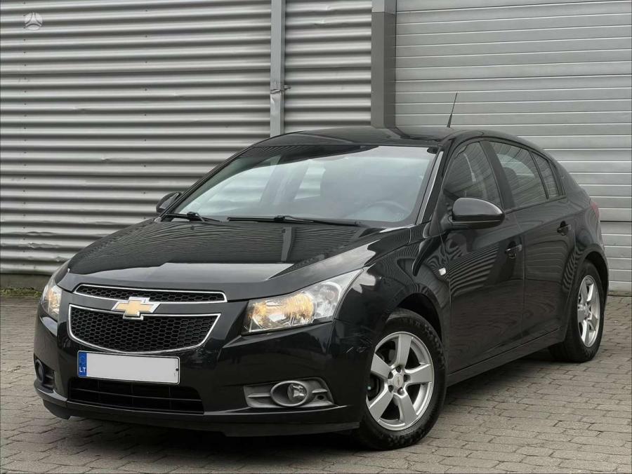 Black Chevrolet Cruze 2011 in Vilnius, with an engine capacity of 1.80 L and mileage of 223 thousand km for 3390 €, photo 1 on AUTOMOTO.COM.LV