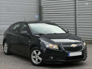 Black Chevrolet Cruze 2011 in Vilnius, with an engine capacity of 1.80 L and mileage of 223 thousand km for 3390 €, photo 3 on AUTOMOTO.COM.LV