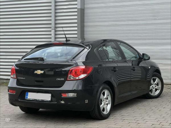 Chevrolet Cruze 2011 Viļņa vietnē Melns Chevrolet Cruze 2011 Viļņa, ar dzinēja tilpumu 1.80 L un nobraukumu 223 tūkst. km par 3390 €, foto 4 vietnē AUTOMOTO.COM.LV