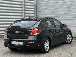 Black Chevrolet Cruze 2011 in Vilnius, with an engine capacity of 1.80 L and mileage of 223 thousand km for 3390 €, photo 4 on AUTOMOTO.COM.LV