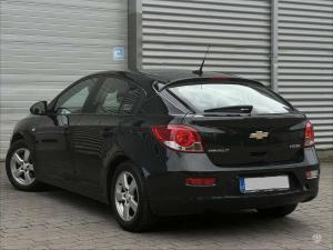 Black Chevrolet Cruze 2011 in Vilnius, with an engine capacity of 1.80 L and mileage of 223 thousand km for 3390 €, photo 5 on AUTOMOTO.COM.LV