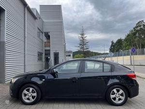 Black Chevrolet Cruze 2011 in Vilnius, with an engine capacity of 1.80 L and mileage of 223 thousand km for 3390 €, photo 6 on AUTOMOTO.COM.LV