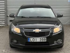 Black Chevrolet Cruze 2011 in Vilnius, with an engine capacity of 1.80 L and mileage of 223 thousand km for 3390 €, photo 9 on AUTOMOTO.COM.LV