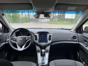 Black Chevrolet Cruze 2011 in Vilnius, with an engine capacity of 1.80 L and mileage of 223 thousand km for 3390 €, photo 10 on AUTOMOTO.COM.LV