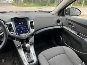 Black Chevrolet Cruze 2011 in Vilnius, with an engine capacity of 1.80 L and mileage of 223 thousand km for 3390 €, photo 12 on AUTOMOTO.COM.LV