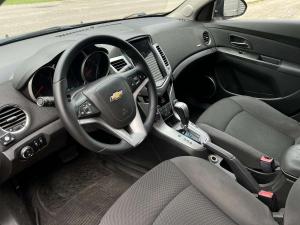 Black Chevrolet Cruze 2011 in Vilnius, with an engine capacity of 1.80 L and mileage of 223 thousand km for 3390 €, photo 15 on AUTOMOTO.COM.LV