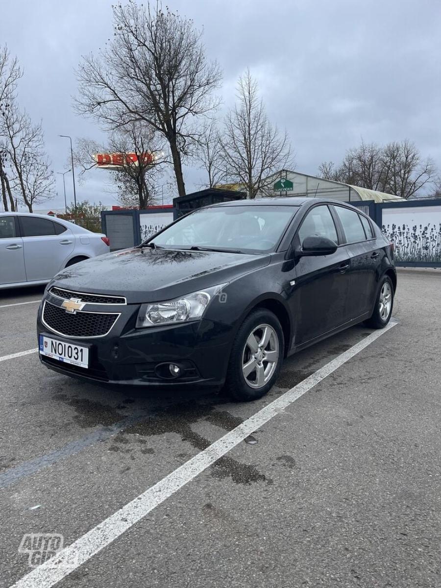 Black Chevrolet Cruze 2012 in Siauliai, with an engine capacity of 1.60 L and mileage of 182 thousand km for 2900 €, photo 1 on AUTOMOTO.COM.LV