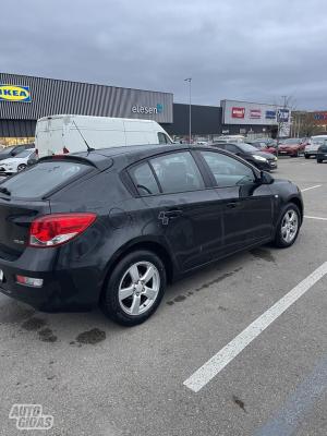 Black Chevrolet Cruze 2012 in Siauliai, with an engine capacity of 1.60 L and mileage of 182 thousand km for 2900 €, photo 3 on AUTOMOTO.COM.LV