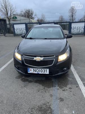 Black Chevrolet Cruze 2012 in Siauliai, with an engine capacity of 1.60 L and mileage of 182 thousand km for 2900 €, photo 4 on AUTOMOTO.COM.LV