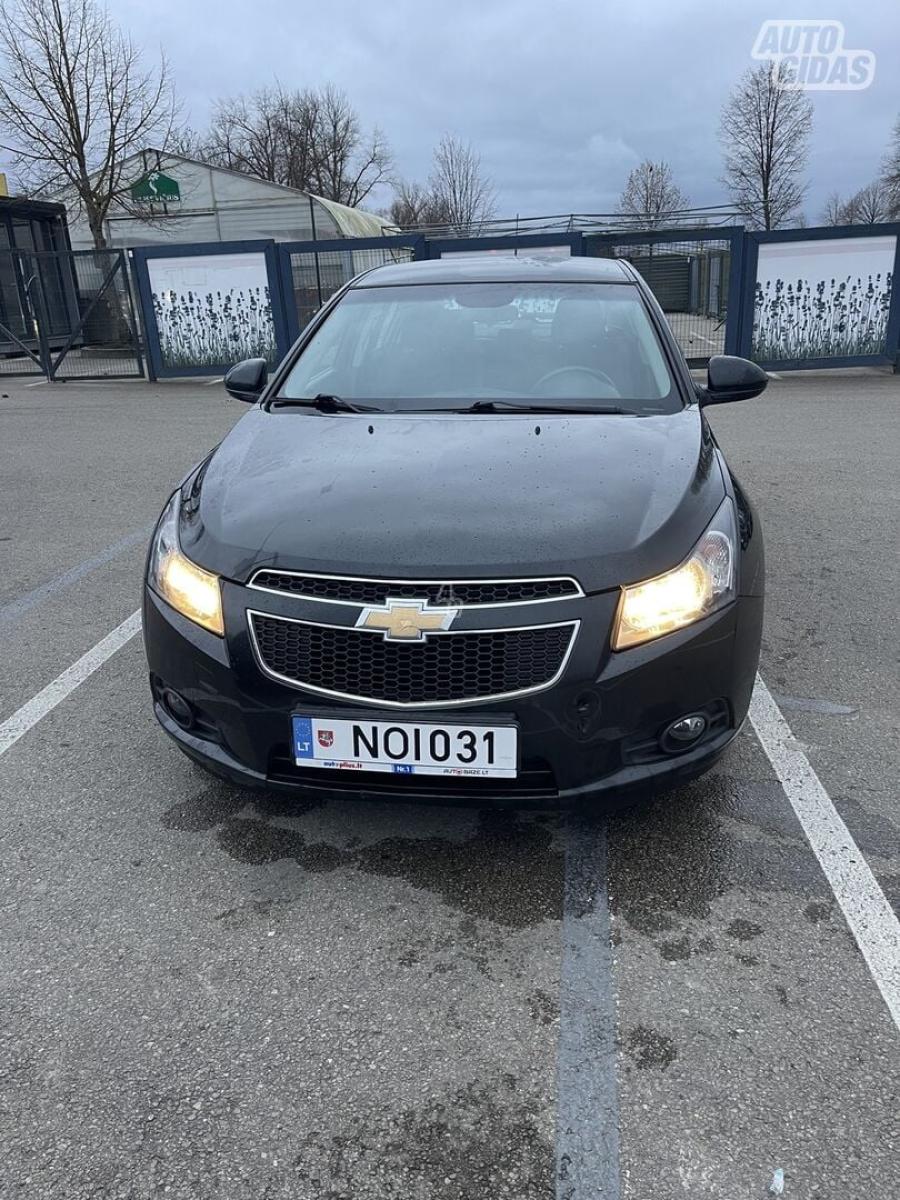 Black Chevrolet Cruze 2012 in Siauliai, with an engine capacity of 1.60 L and mileage of 182 thousand km for 2900 €, photo 4 on AUTOMOTO.COM.LV