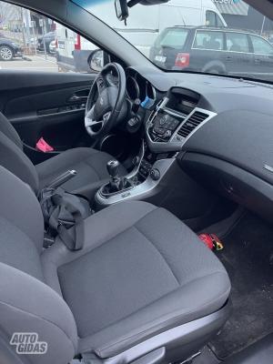 Black Chevrolet Cruze 2012 in Siauliai, with an engine capacity of 1.60 L and mileage of 182 thousand km for 2900 €, photo 8 on AUTOMOTO.COM.LV