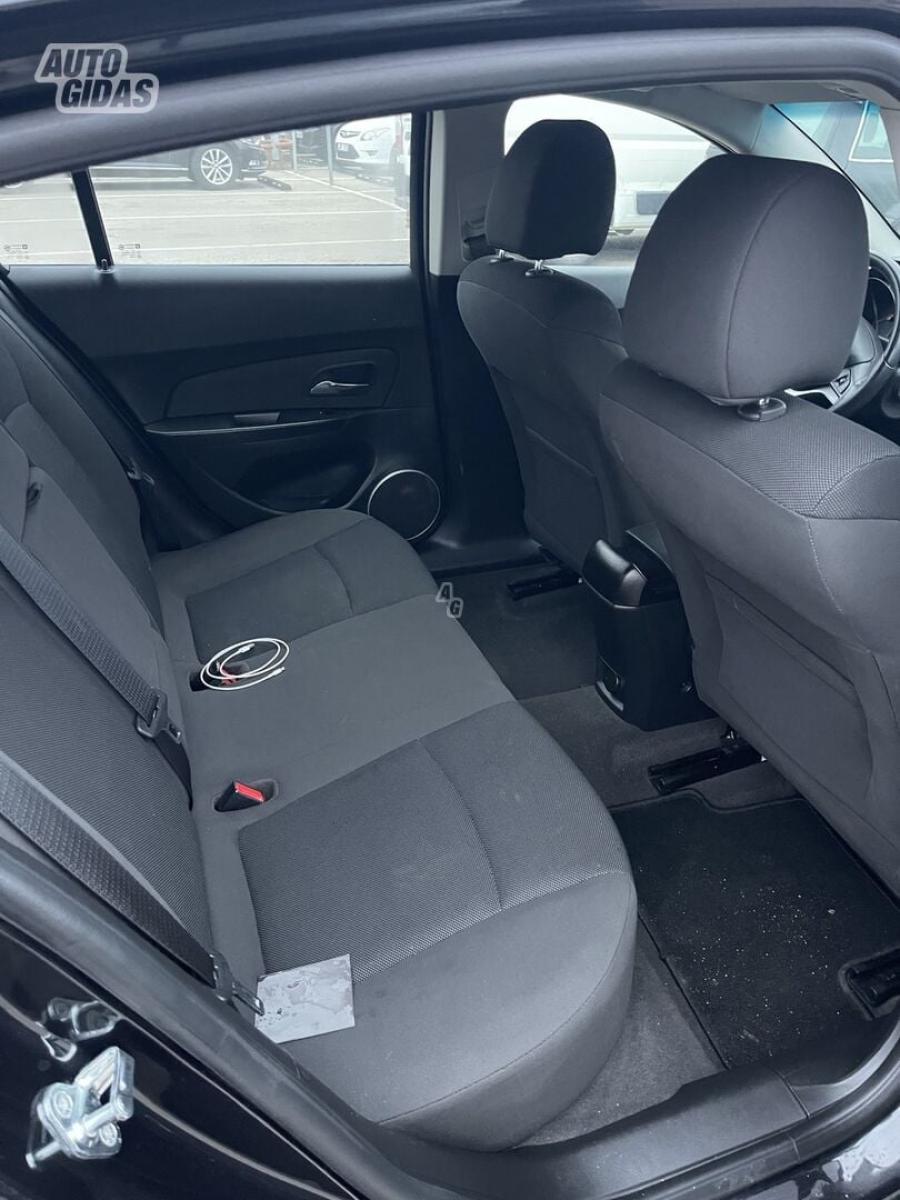 Black Chevrolet Cruze 2012 in Siauliai, with an engine capacity of 1.60 L and mileage of 182 thousand km for 2900 €, photo 10 on AUTOMOTO.COM.LV