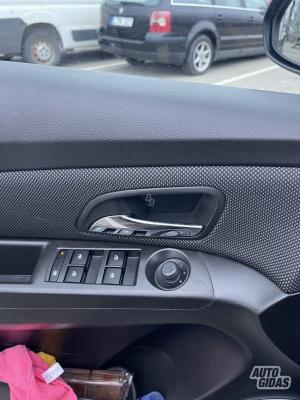 Black Chevrolet Cruze 2012 in Siauliai, with an engine capacity of 1.60 L and mileage of 182 thousand km for 2900 €, photo 12 on AUTOMOTO.COM.LV