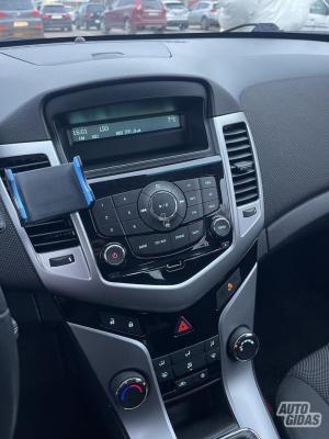 Black Chevrolet Cruze 2012 in Siauliai, with an engine capacity of 1.60 L and mileage of 182 thousand km for 2900 €, photo 16 on AUTOMOTO.COM.LV