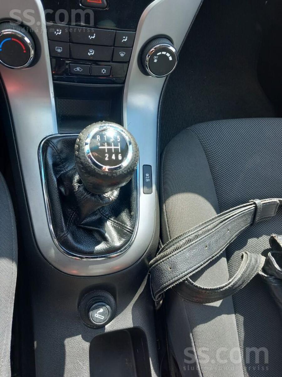Melns Chevrolet Cruze 2012 Jūrmala, ar dzinēja tilpumu 2.00 L un nobraukumu 227 tūkst. km par 5400 €, foto 7 vietnē AUTOMOTO.COM.LV