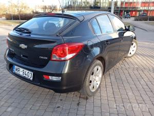 Black Chevrolet Cruze 2012 in Rezekne, with an engine capacity of 1.70 L and mileage of 194 thousand km for 3300 €, photo 4 on AUTOMOTO.COM.LV