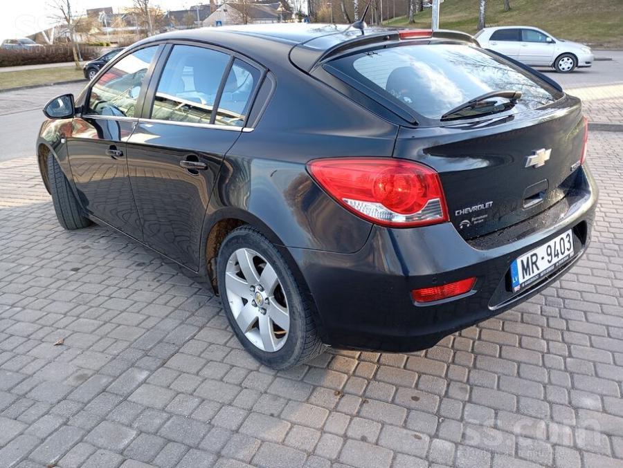 Black Chevrolet Cruze 2012 in Rezekne, with an engine capacity of 1.70 L and mileage of 194 thousand km for 3300 €, photo 5 on AUTOMOTO.COM.LV