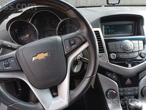 Black Chevrolet Cruze 2012 in Rezekne, with an engine capacity of 1.70 L and mileage of 194 thousand km for 3300 €, photo 7 on AUTOMOTO.COM.LV