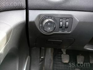 Black Chevrolet Cruze 2012 in Rezekne, with an engine capacity of 1.70 L and mileage of 194 thousand km for 3300 €, photo 14 on AUTOMOTO.COM.LV