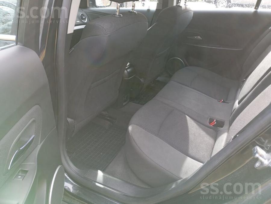 Black Chevrolet Cruze 2012 in Rezekne, with an engine capacity of 1.70 L and mileage of 194 thousand km for 3300 €, photo 20 on AUTOMOTO.COM.LV