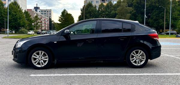 Melns Chevrolet Cruze 2013 Tallina, ar dzinēja tilpumu 1.60 L un nobraukumu 82 tūkst. km par 5300 €, foto 2 vietnē AUTOMOTO.COM.LV