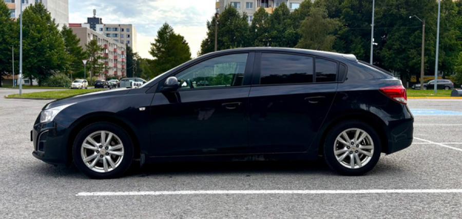 Melns Chevrolet Cruze 2013 Tallina, ar dzinēja tilpumu 1.60 L un nobraukumu 82 tūkst. km par 5300 €, foto 3 vietnē AUTOMOTO.COM.LV