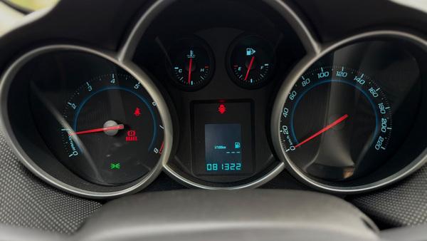 Melns Chevrolet Cruze 2013 Tallina, ar dzinēja tilpumu 1.60 L un nobraukumu 82 tūkst. km par 5300 €, foto 7 vietnē AUTOMOTO.COM.LV