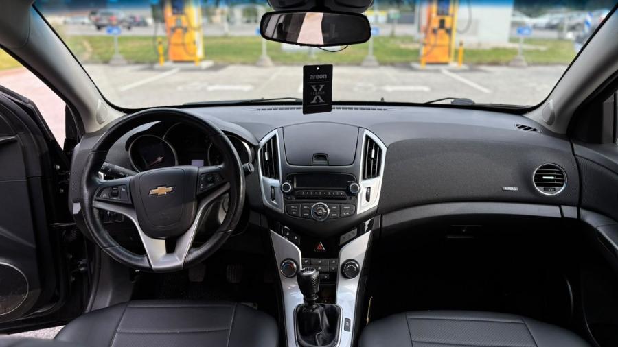 Melns Chevrolet Cruze 2013 Tallina, ar dzinēja tilpumu 1.60 L un nobraukumu 82 tūkst. km par 5300 €, foto 14 vietnē AUTOMOTO.COM.LV