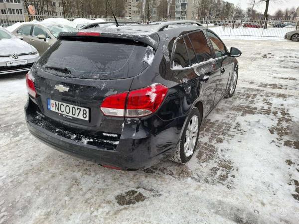 Black Chevrolet Cruze 2013 in Kaunas, with an engine capacity of 1.90 L and mileage of 176 thousand km for 4400 €, photo 4 on AUTOMOTO.COM.LV