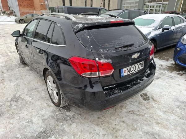 Black Chevrolet Cruze 2013 in Kaunas, with an engine capacity of 1.90 L and mileage of 176 thousand km for 4400 €, photo 5 on AUTOMOTO.COM.LV