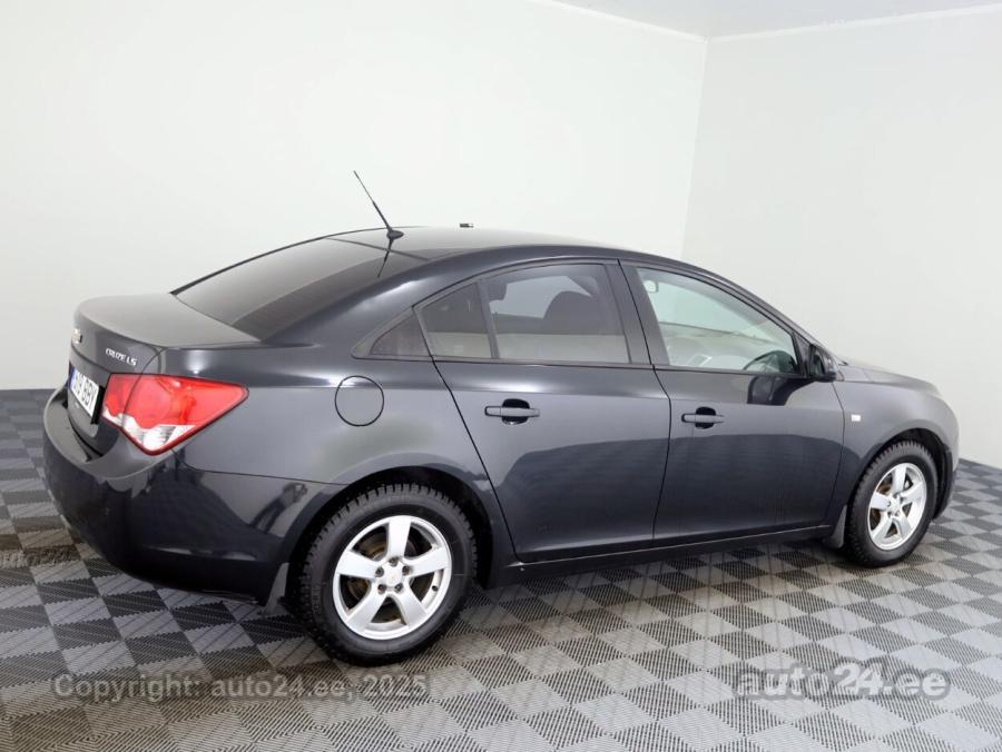 Black Chevrolet Cruze 2009 in Tallinn, with an engine capacity of 1.60 L and mileage of 178 thousand km for 2399 €, photo 3 on AUTOMOTO.COM.LV
