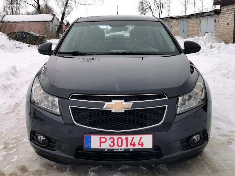 Black Chevrolet Cruze 2009 in Ukmerge, with an engine capacity of 2.00 L and mileage of 233 thousand km for 2777 €, photo 1 on AUTOMOTO.COM.LV