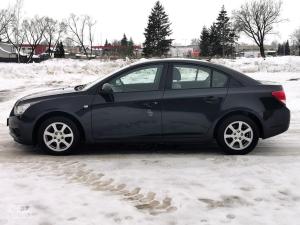 Black Chevrolet Cruze 2009 in Ukmerge, with an engine capacity of 2.00 L and mileage of 233 thousand km for 2777 €, photo 3 on AUTOMOTO.COM.LV