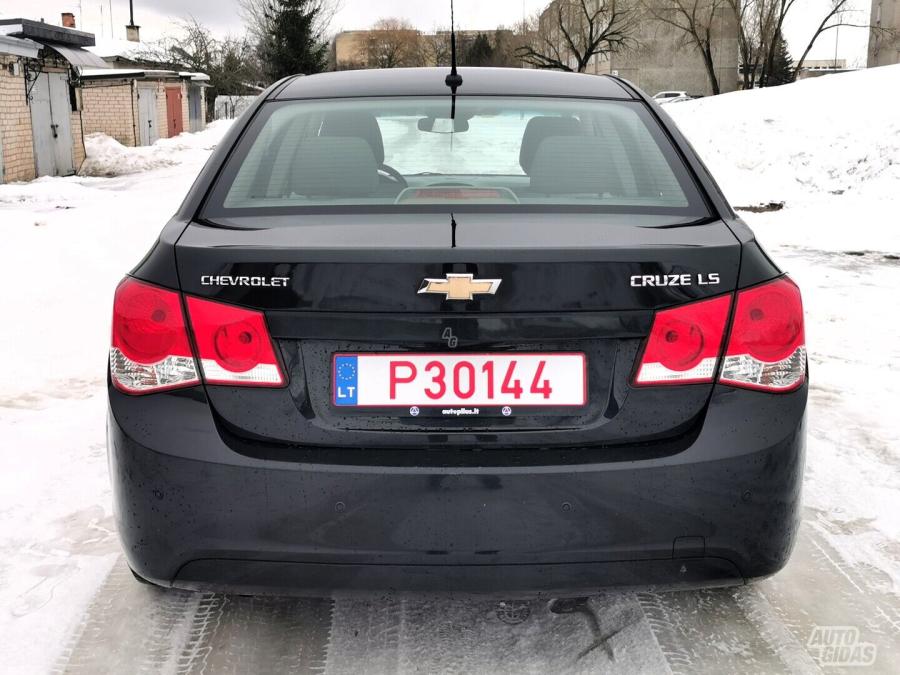 Black Chevrolet Cruze 2009 in Ukmerge, with an engine capacity of 2.00 L and mileage of 233 thousand km for 2777 €, photo 5 on AUTOMOTO.COM.LV