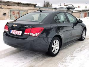 Black Chevrolet Cruze 2009 in Ukmerge, with an engine capacity of 2.00 L and mileage of 233 thousand km for 2777 €, photo 6 on AUTOMOTO.COM.LV
