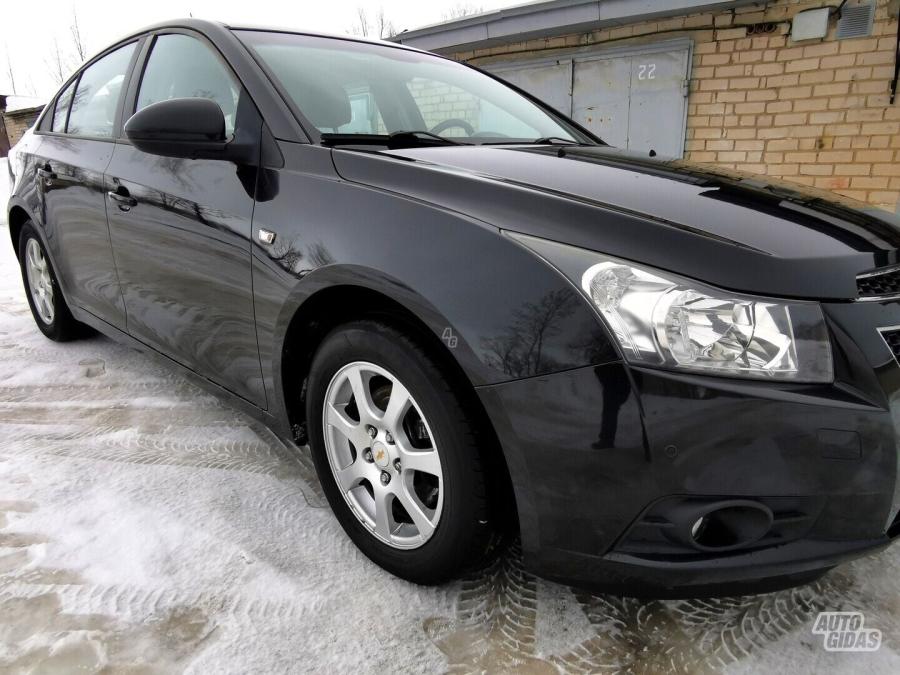 Black Chevrolet Cruze 2009 in Ukmerge, with an engine capacity of 2.00 L and mileage of 233 thousand km for 2777 €, photo 28 on AUTOMOTO.COM.LV