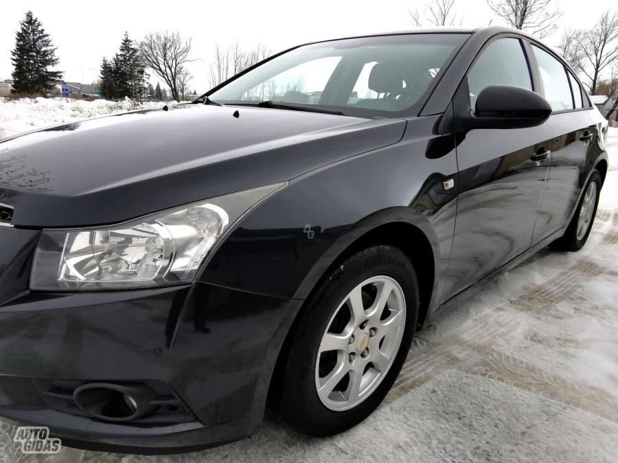Black Chevrolet Cruze 2009 in Ukmerge, with an engine capacity of 2.00 L and mileage of 233 thousand km for 2777 €, photo 29 on AUTOMOTO.COM.LV