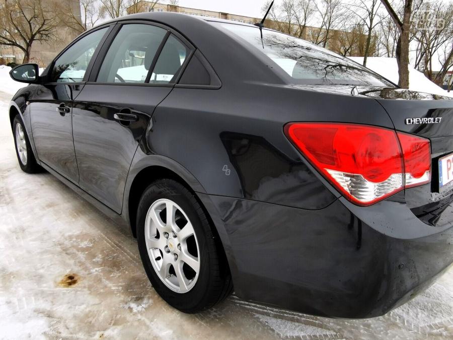 Black Chevrolet Cruze 2009 in Ukmerge, with an engine capacity of 2.00 L and mileage of 233 thousand km for 2777 €, photo 30 on AUTOMOTO.COM.LV